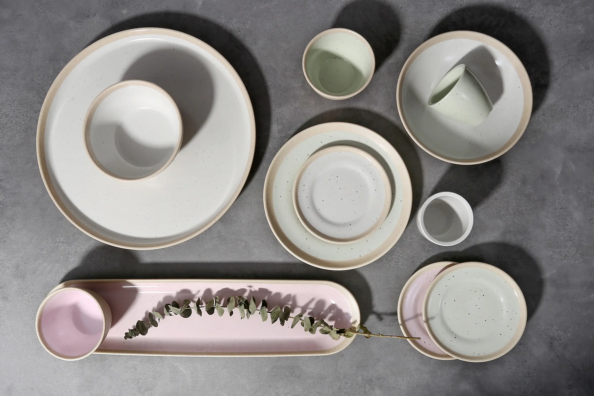 Learn About The Benefits of Melamine Plates And Bowls