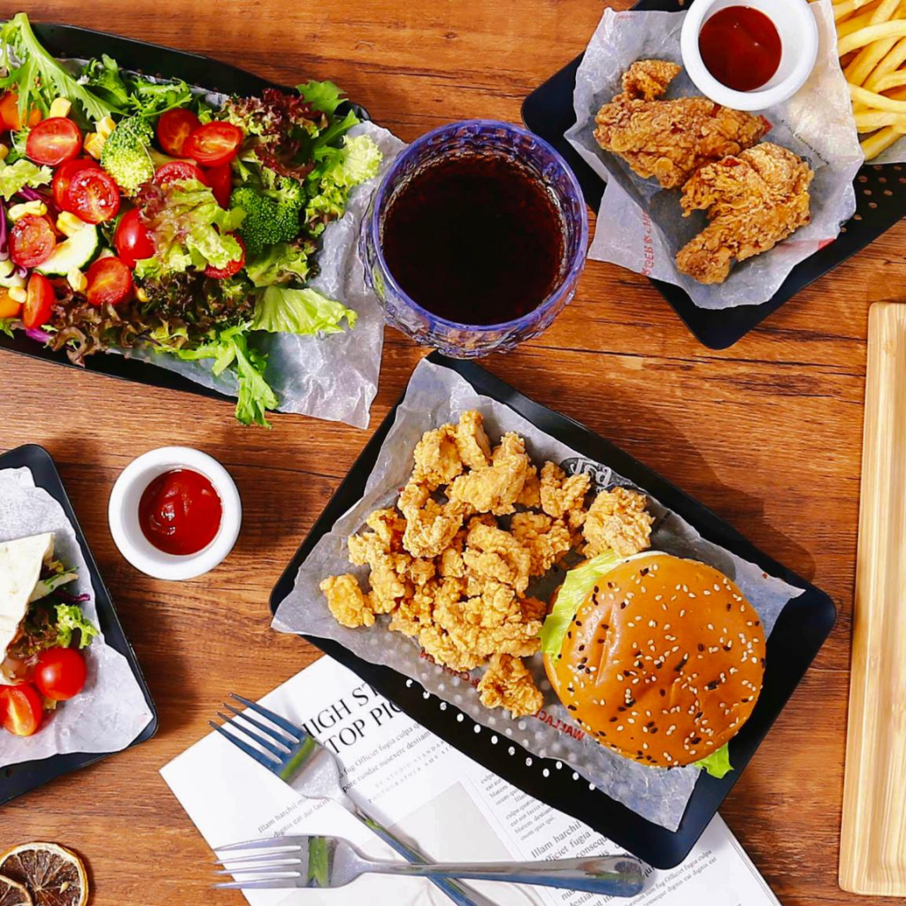 Dinner Plates Of Different Shapes Brings Different Dining Experiences